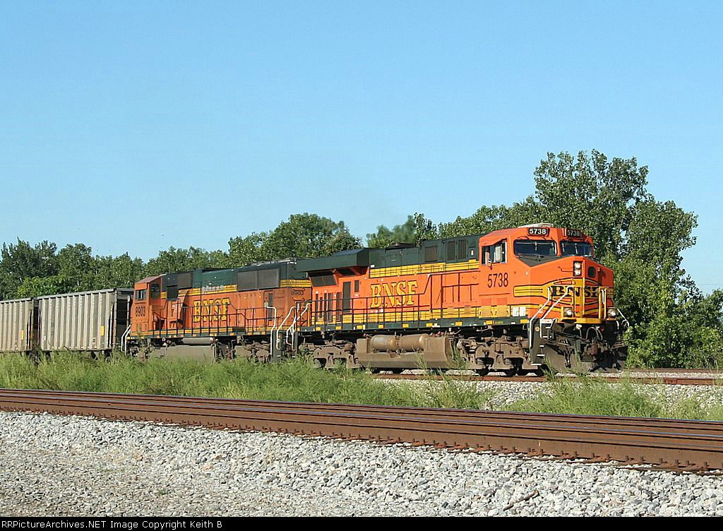 BNSF 5738